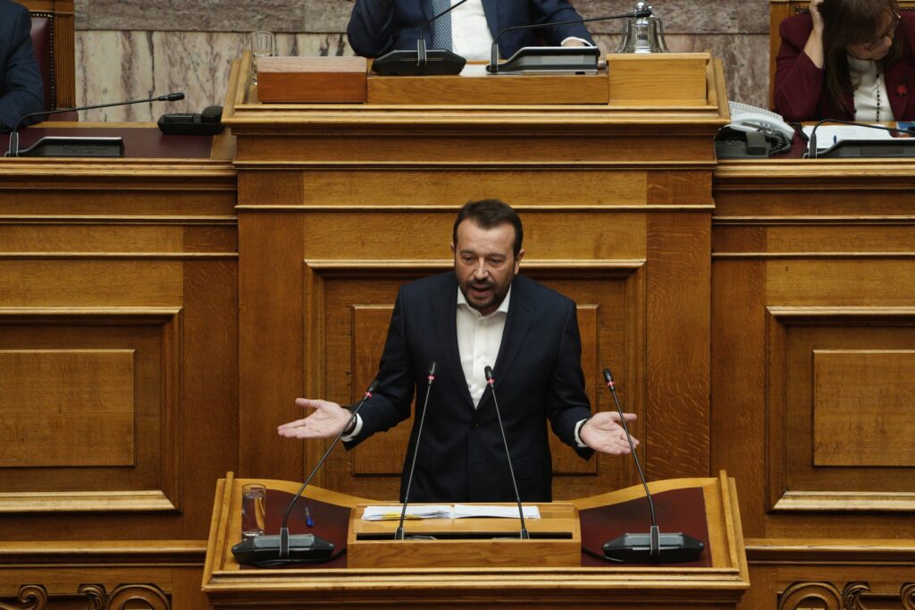 Επιδεικτική αποχώρηση του πρωθυπουργού κατά την ομιλία του Νίκου Παππά ...